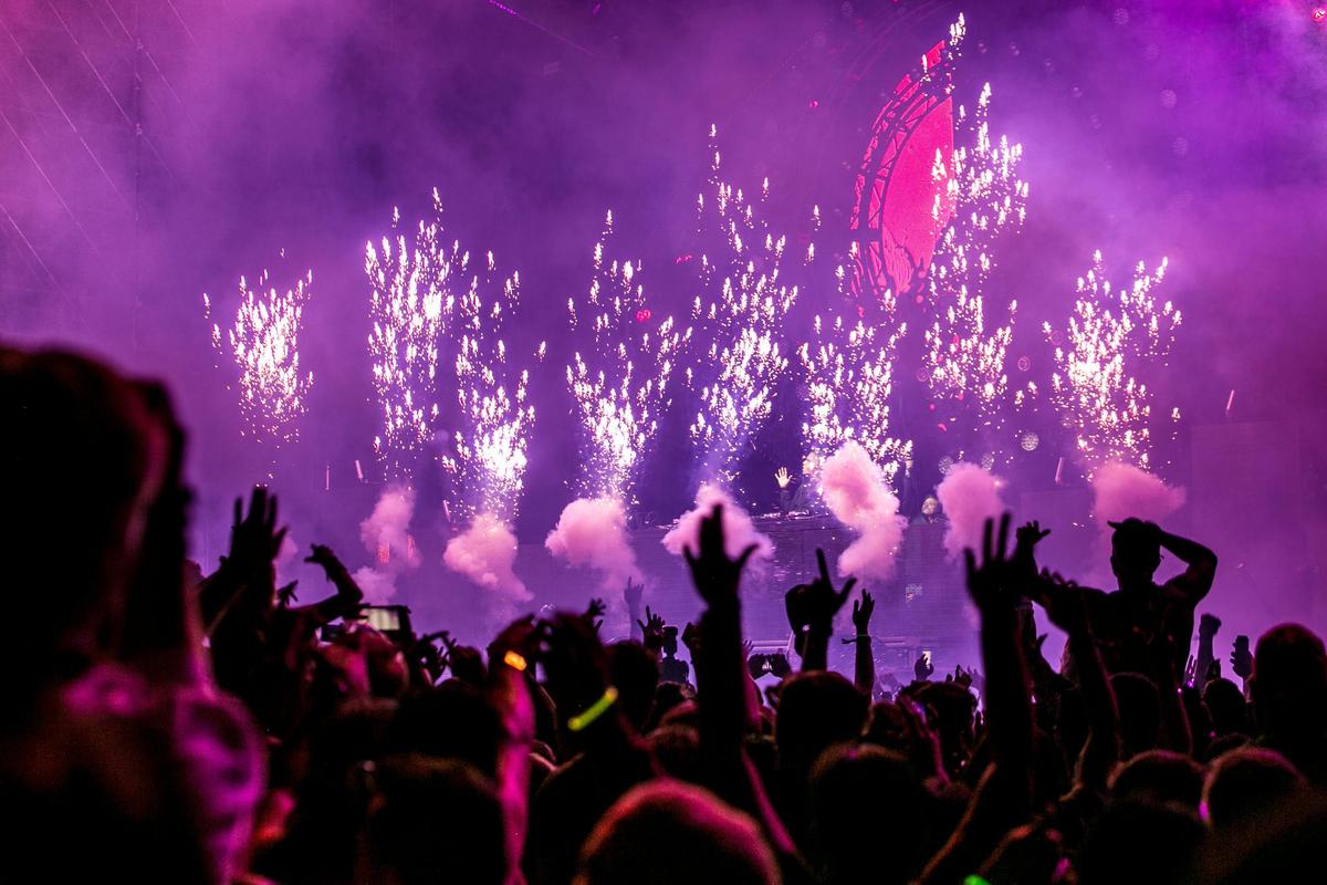 Dubai nightlife dress code: A guide for men & women